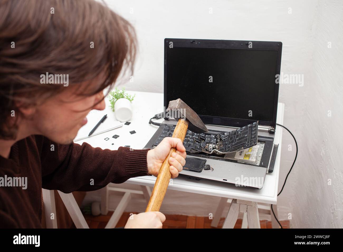 Man destroy computer hi-res stock photography and images - Alamy