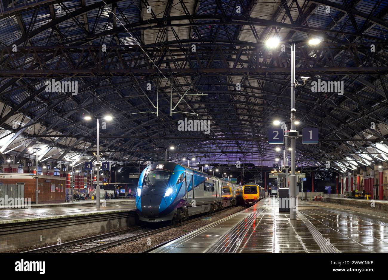 Liverpool overhead railway hi-res stock photography and images - Alamy