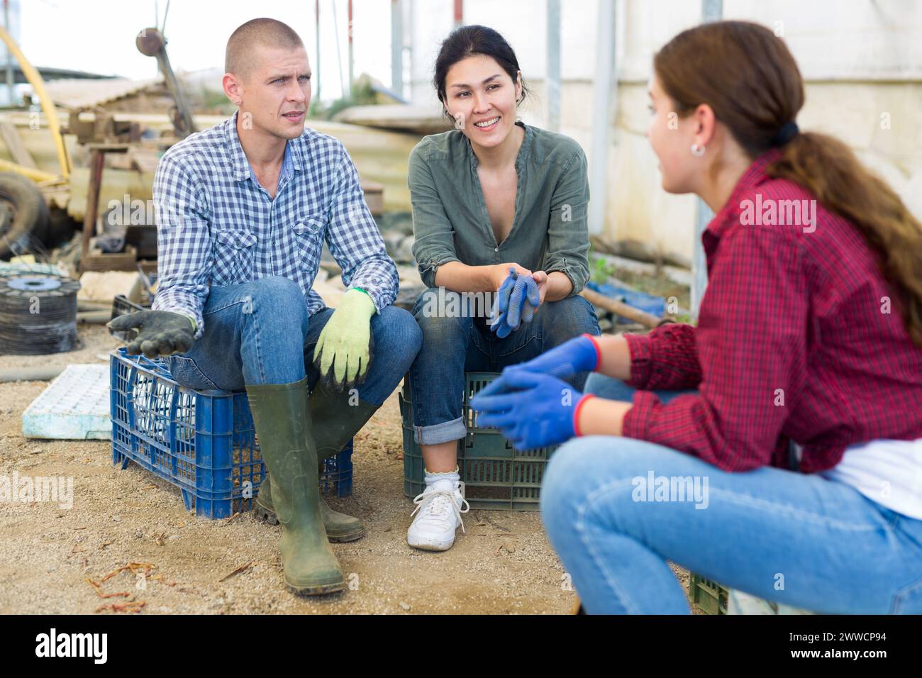 Three workers talking Stock Photo - Alamy