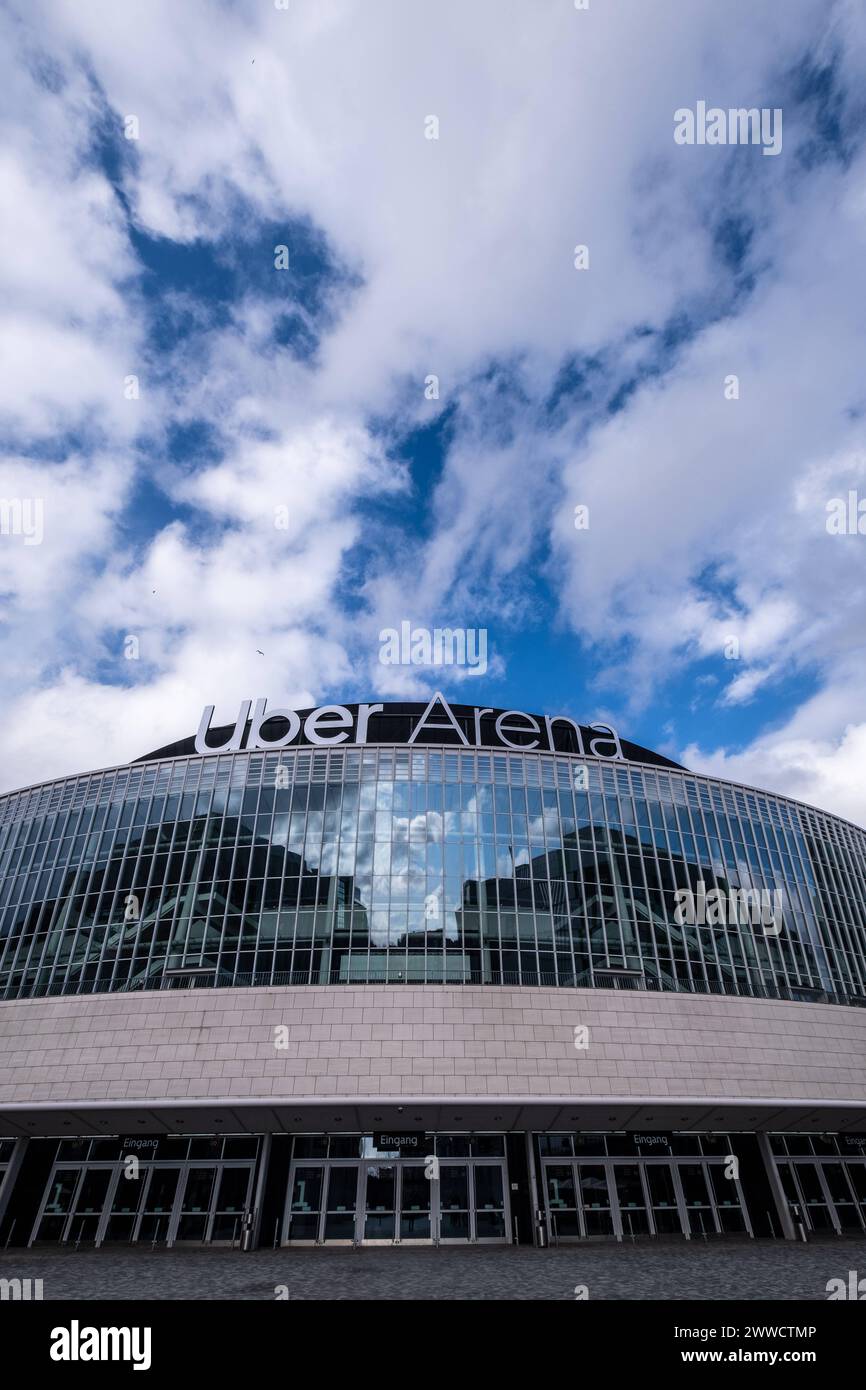 Die Mercedes-Benz-Arena wurde am 22.03.2024 in Uber Arena am Uber-Platz ...