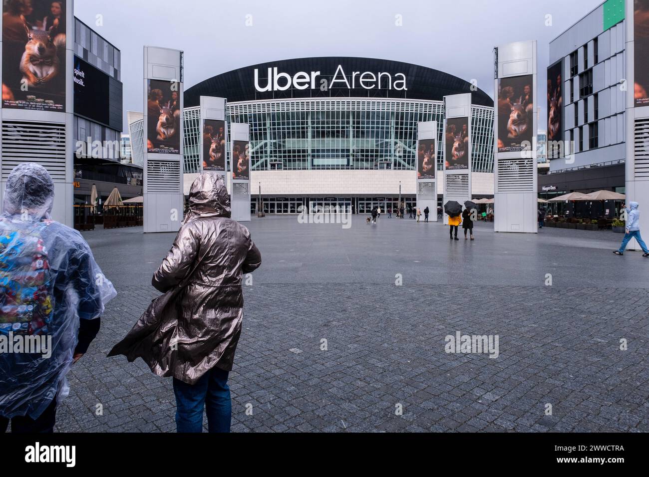 Die Mercedes-Benz-Arena wurde am 22.03.2024 in Uber Arena am Uber-Platz ...