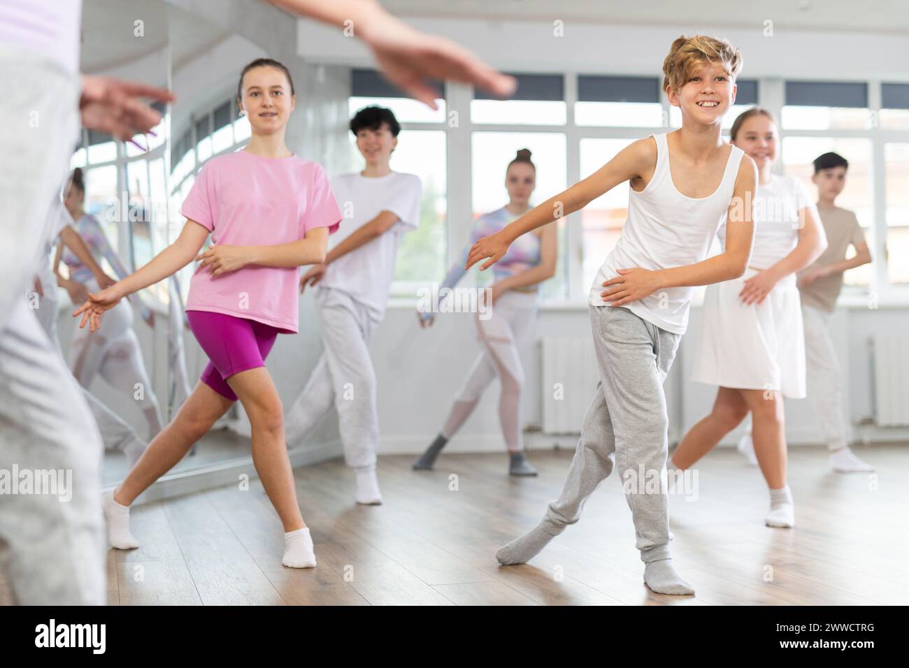 Group of children dancing jazz funk Stock Photo - Alamy