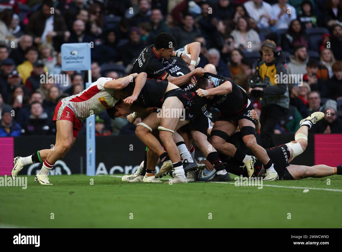 London, UK. 23rd Mar, 2024. Theo Dan of Saracens scores a try to make ...