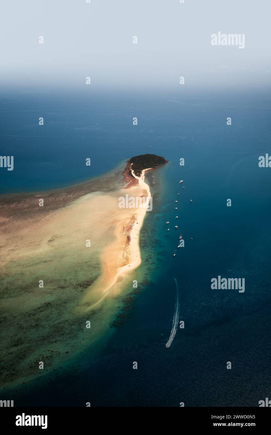 Aerial view of Great Barrier Reef coral reef structure in Whitsundays ...