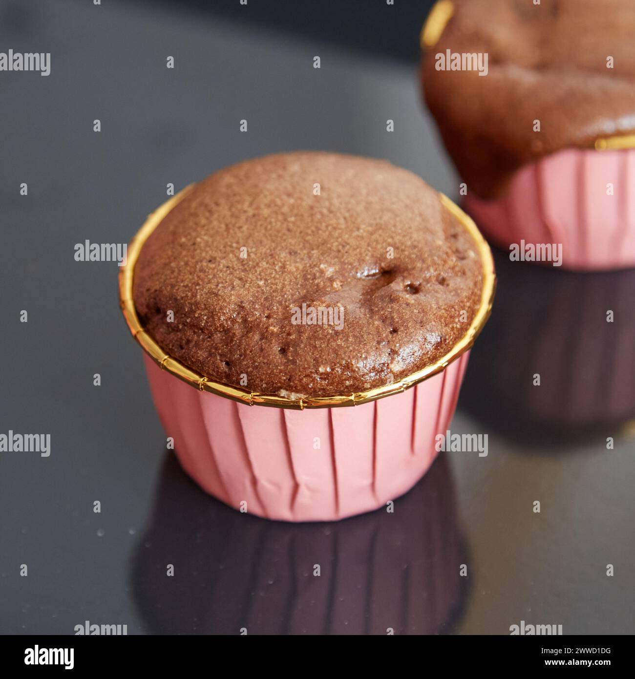 Gold baking dish hi-res stock photography and images - Alamy