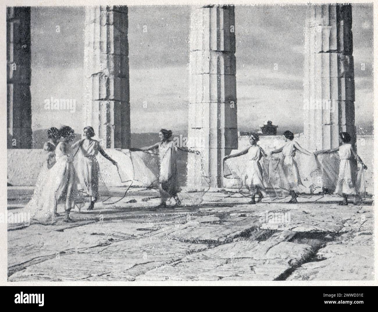 ATHÈNES. RECONSTITUTION DE DANSES GRECQUES ANTIQUES DANS LE TEMPLE DU ...
