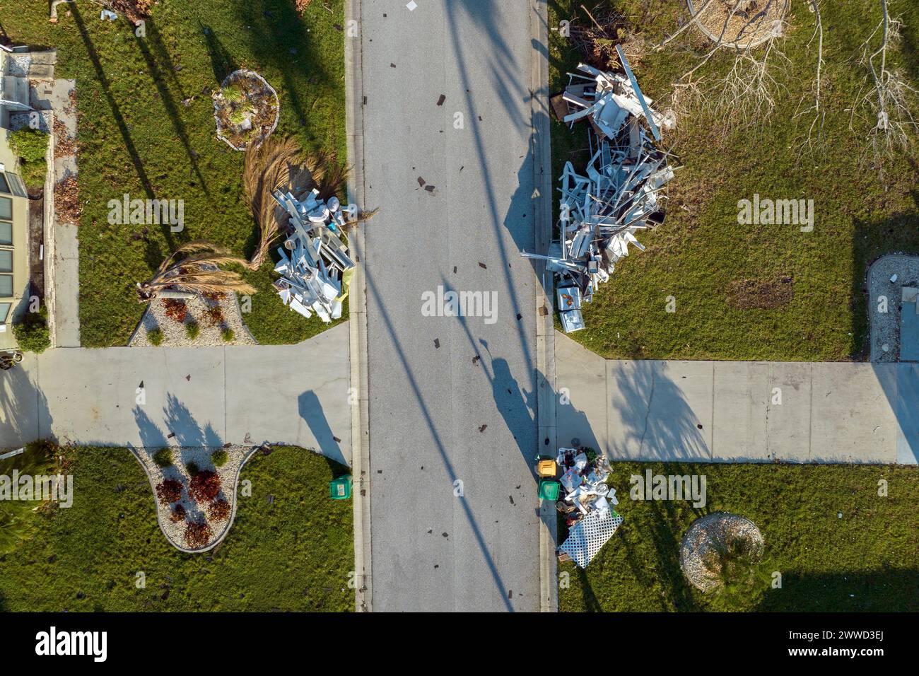 Hurricane ian damage destruction destroyed debris trash litter hi-res ...