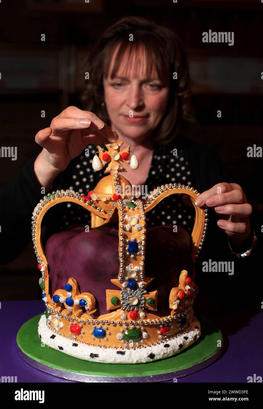 CAPTION CORRECTION - PLEASE IGNORE PREVIOUS: 14/05/2012..Kay Ward puts ...