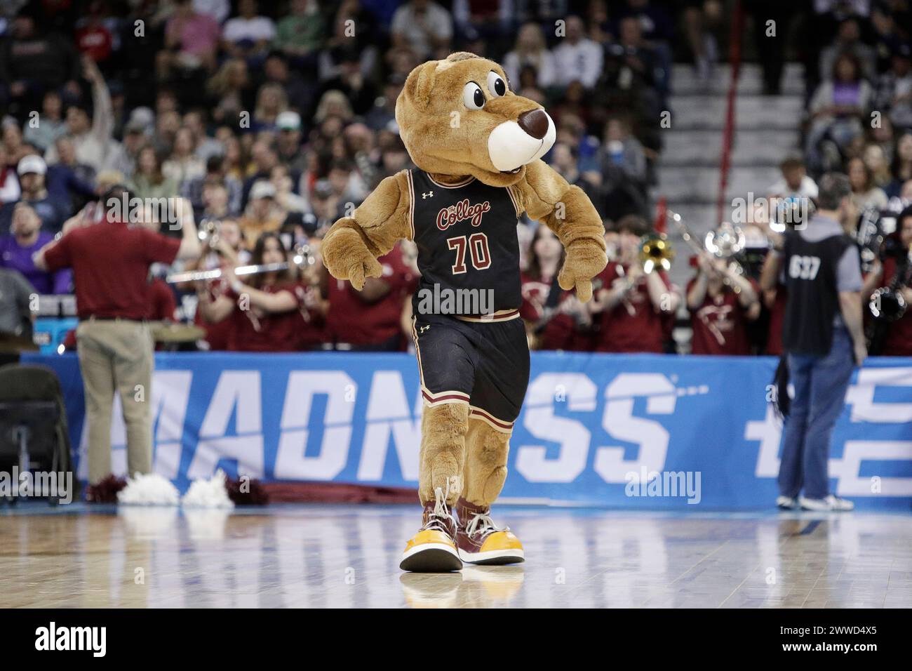 Charleston mascot Clyde the Cougar performs during the first half of a ...