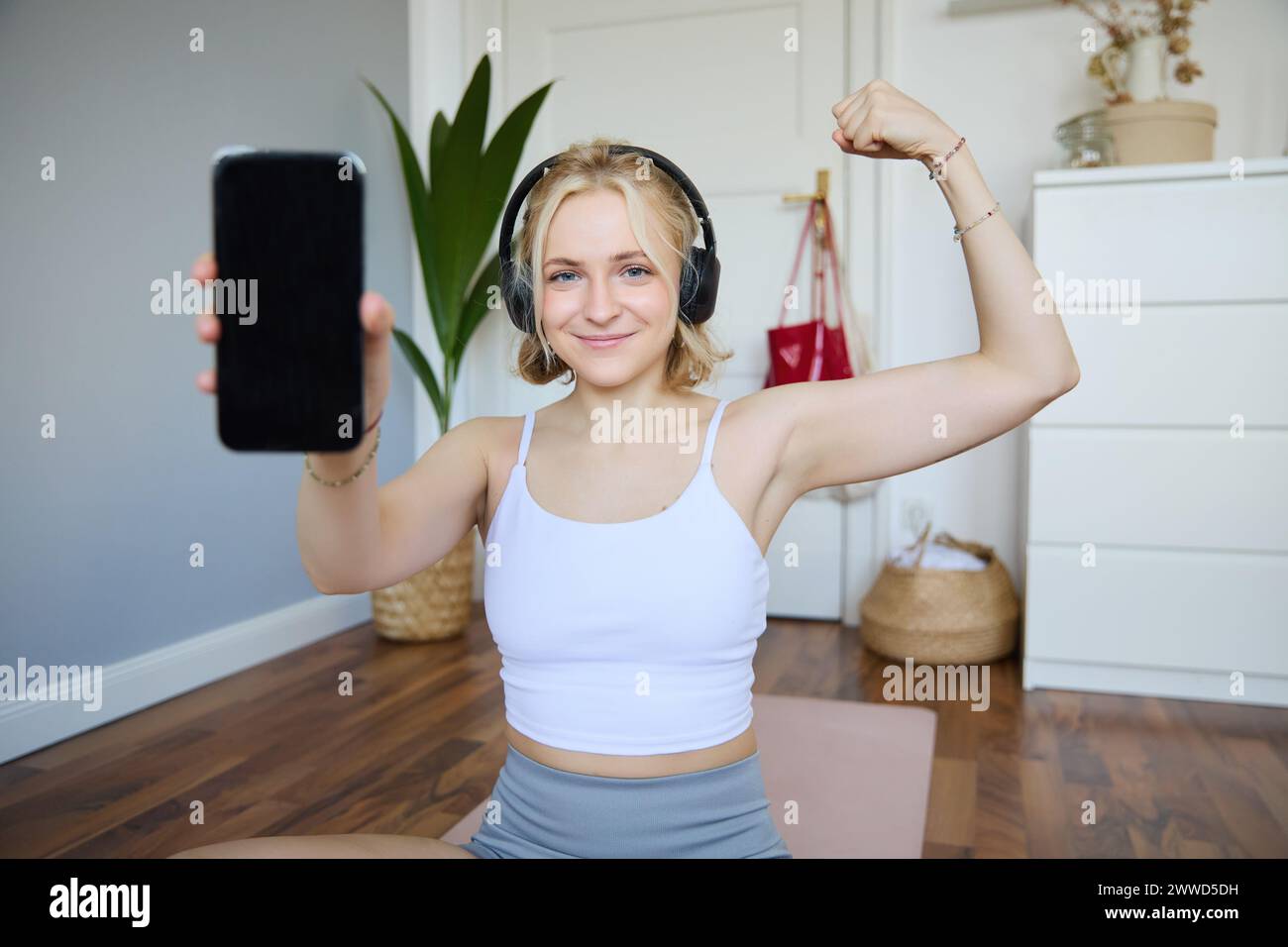 Portrait of beautiful and fit young woman, staying healthy working out ...