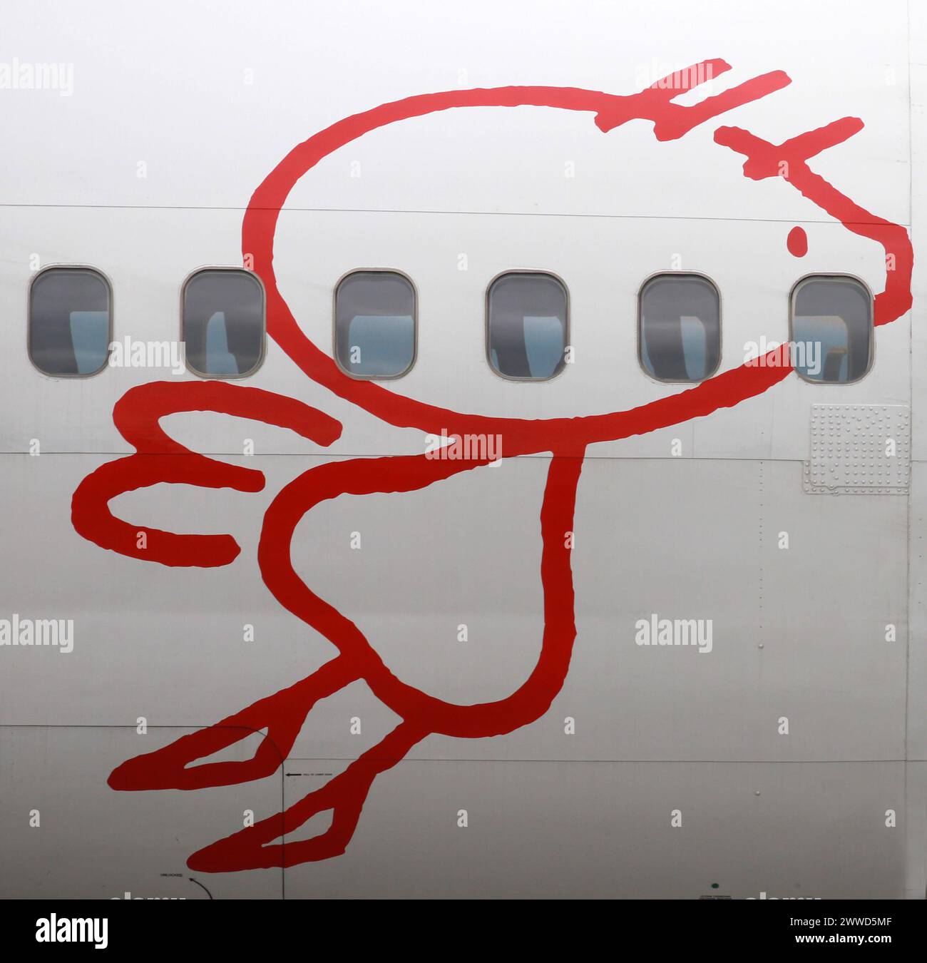 British midlands boeing 737 hi-res stock photography and images - Alamy