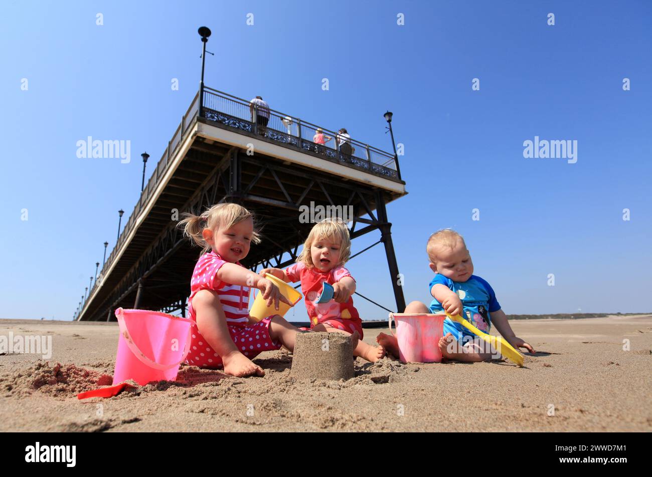 22/05/2012 ..On the hottest day of the year, cousins, (L/R) Molly ...