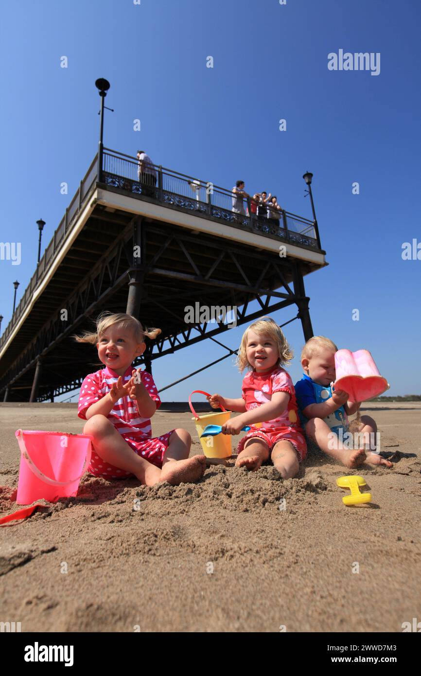 22/05/2012 ..On the hottest day of the year, cousins, (L/R) Molly ...