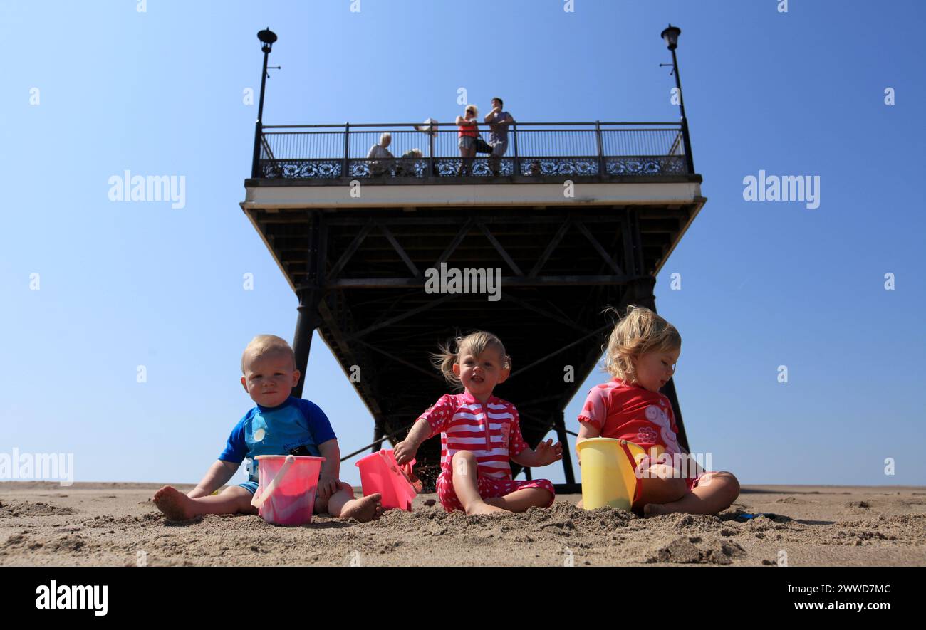22/05/2012 ..On the hottest day of the year, cousins, (L/R) Molly ...