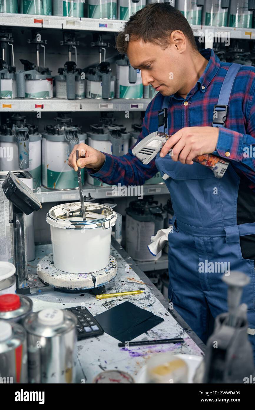 Paint mixing machine hi-res stock photography and images - Alamy