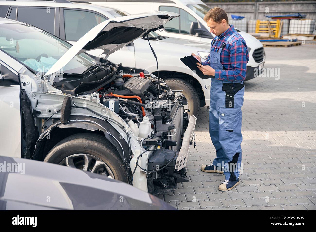 Mechanic on vehicle examination, identification of broken parts Stock ...