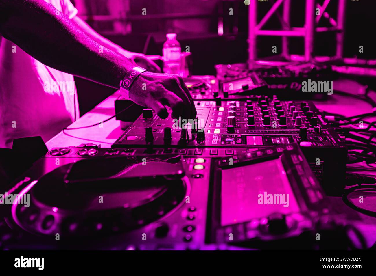 Dj mixing electro hi-res stock photography and images - Alamy