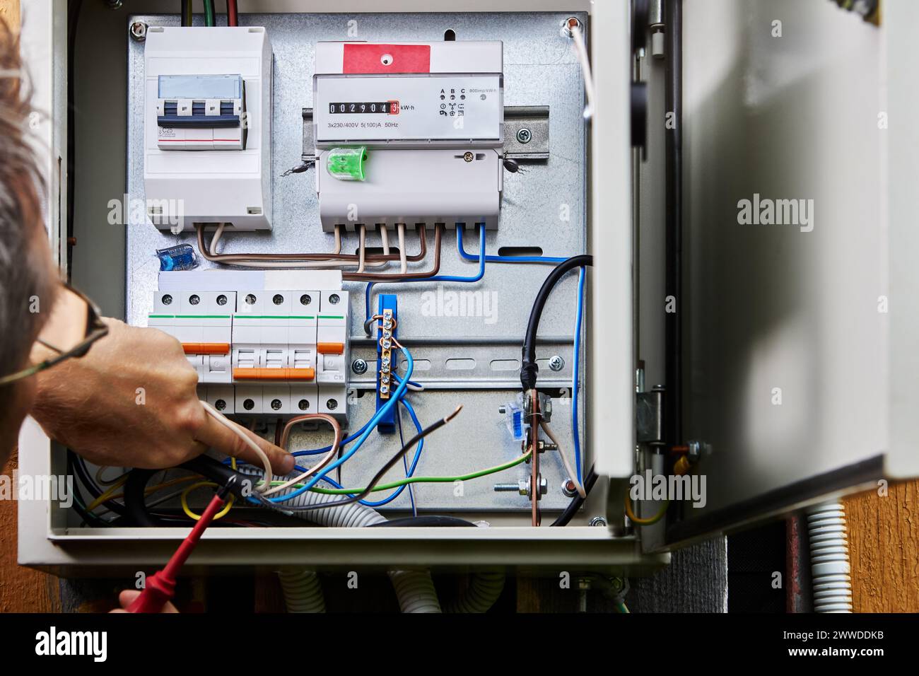Connecting three-phase power cable for outdoor distribution board ...