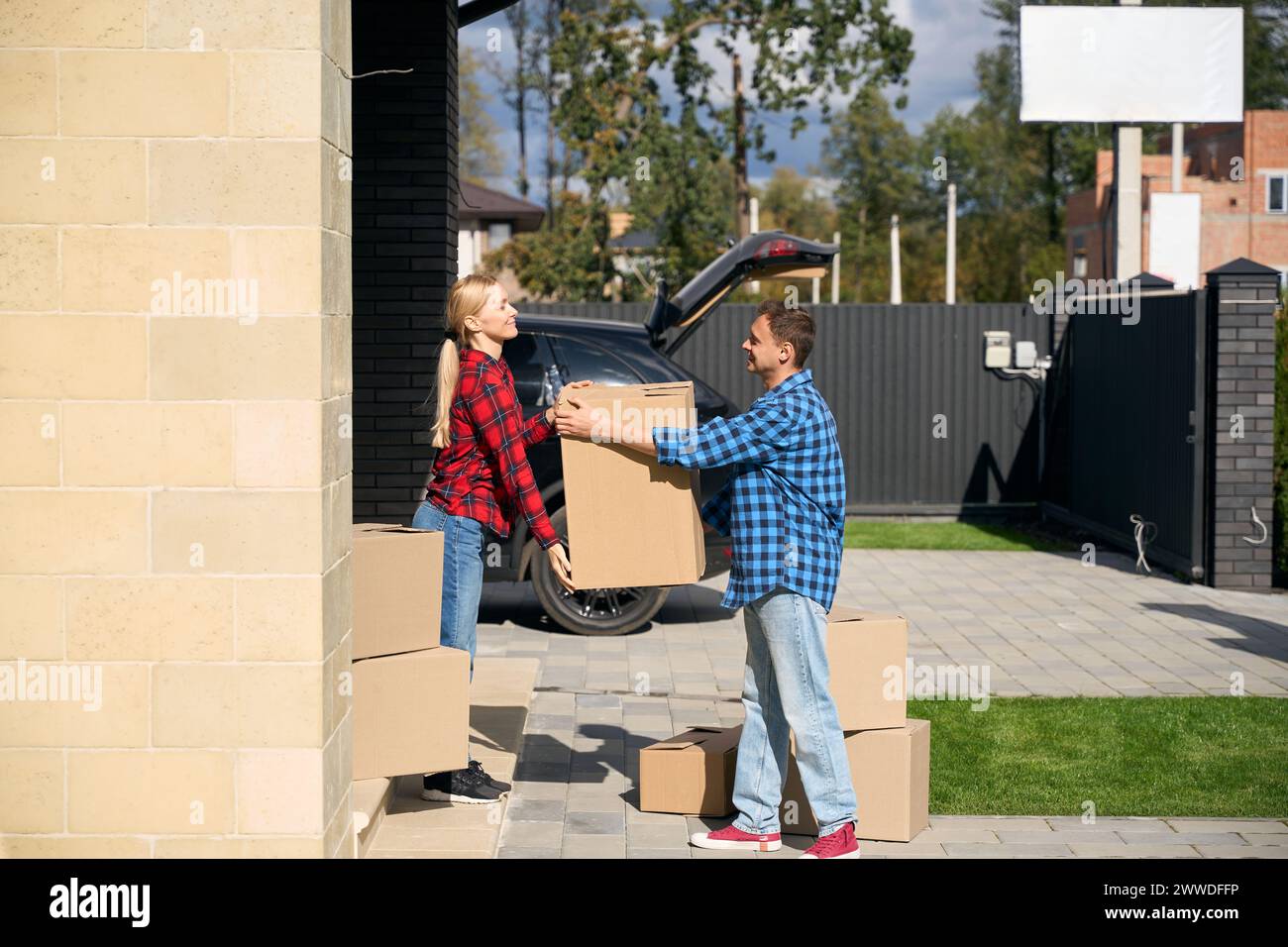 Couple standing on doorstep hi-res stock photography and images - Alamy