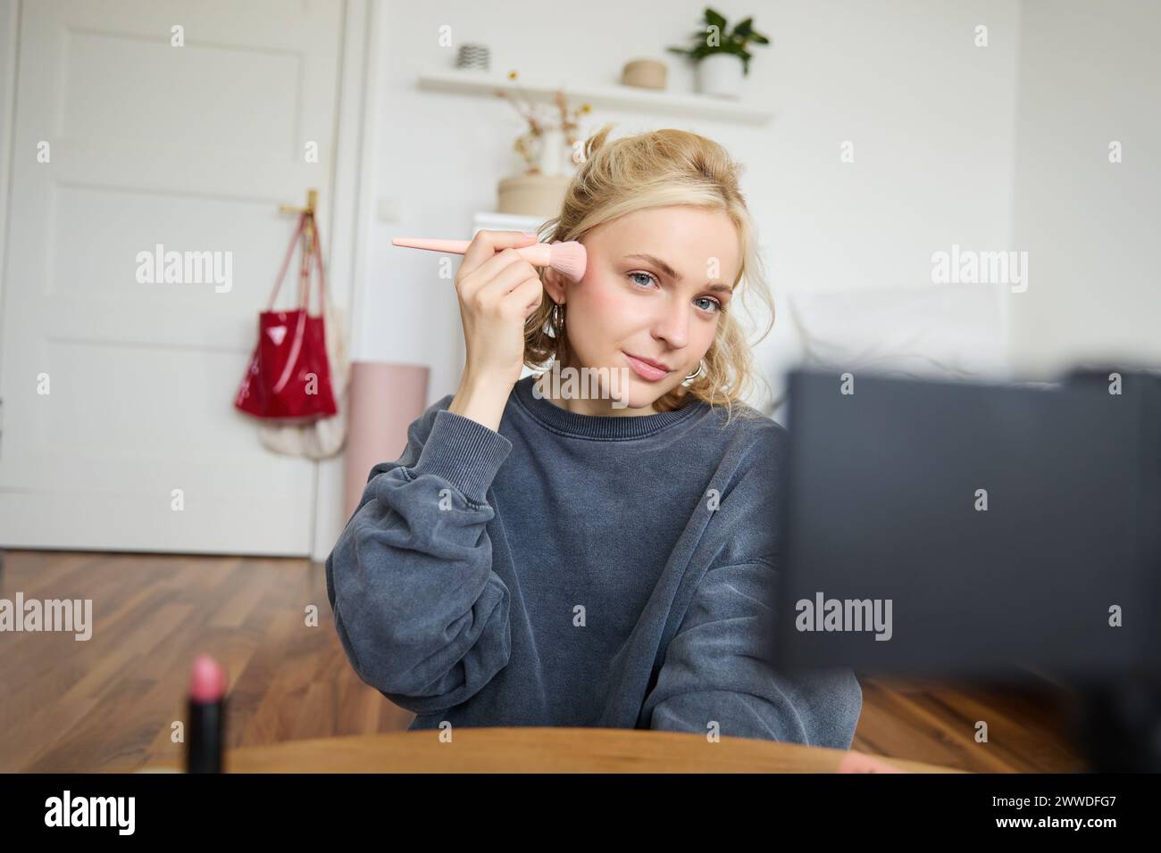 Applying blushes hi-res stock photography and images - Alamy