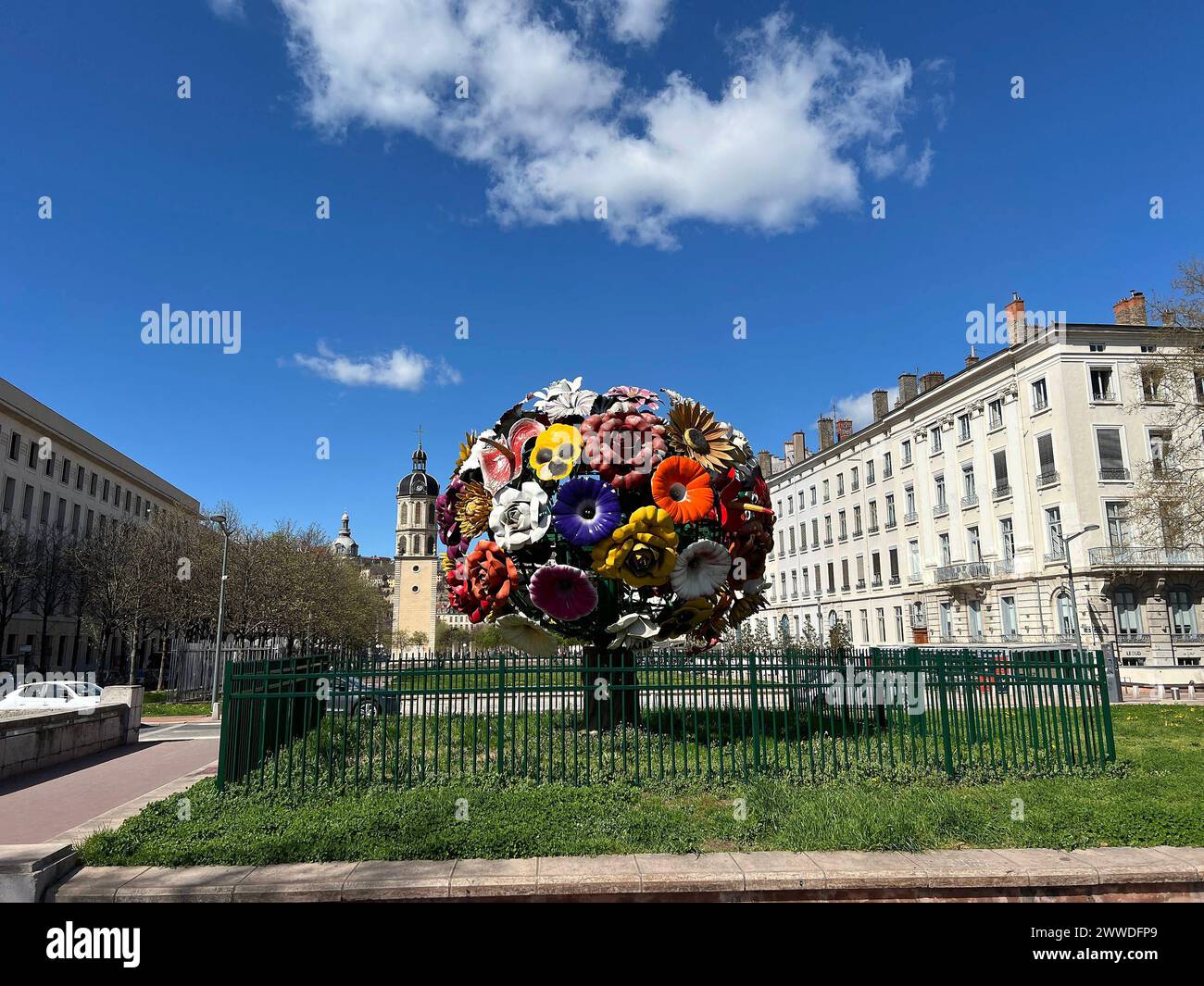 Kunstwerk Blumen Baum / Flower Tree an der Rhone am Place Antonin ...