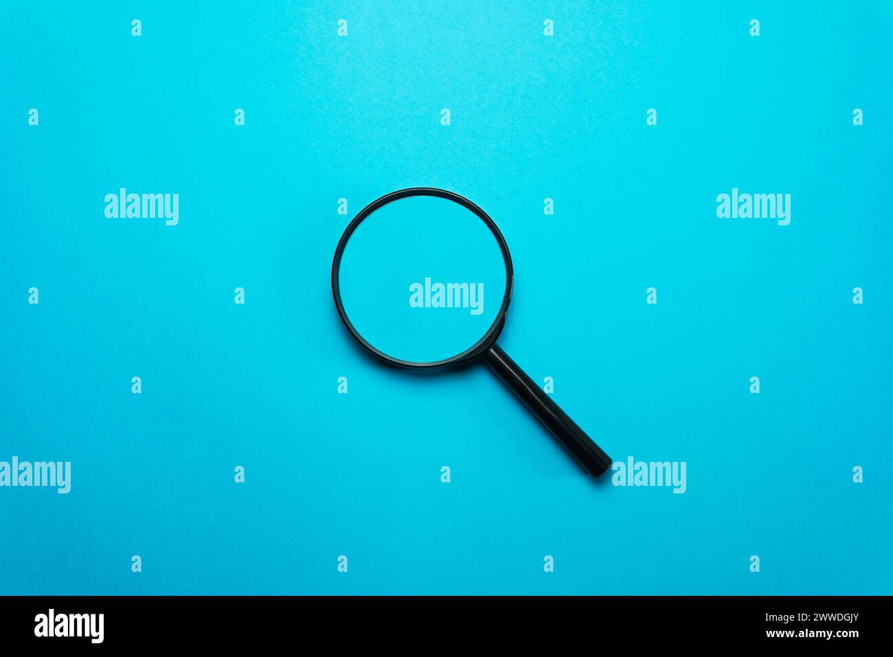 Minimalism magnify hi-res stock photography and images - Alamy