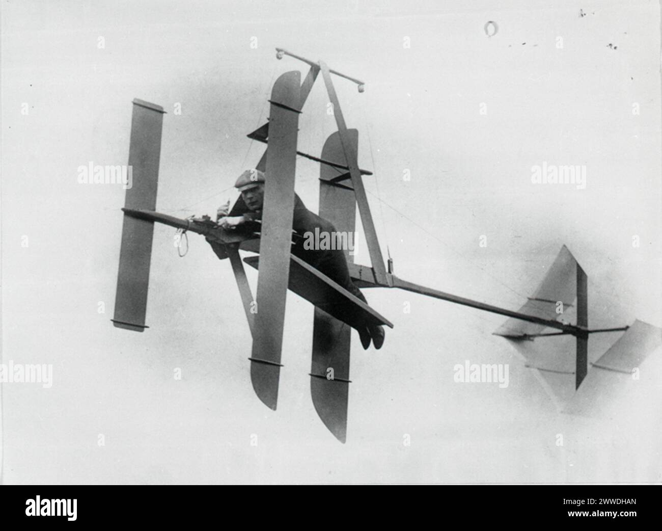 Hiram Maxim's Glider Description: The Anglo-American inventor of the ...