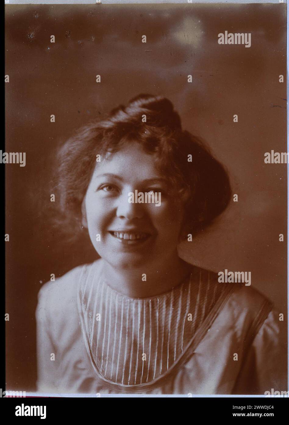 Photographic portrait of Christabel Pankhurst, leading suffragette and ...