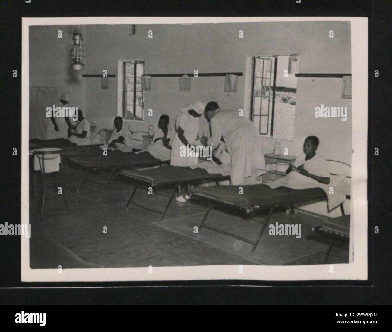 Doctor africa hospital maternity hi-res stock photography and images ...