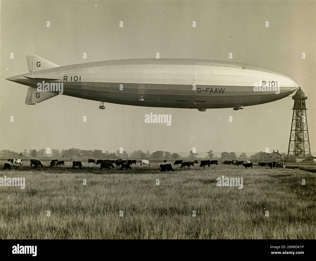 Mooringmast hi-res stock photography and images - Alamy