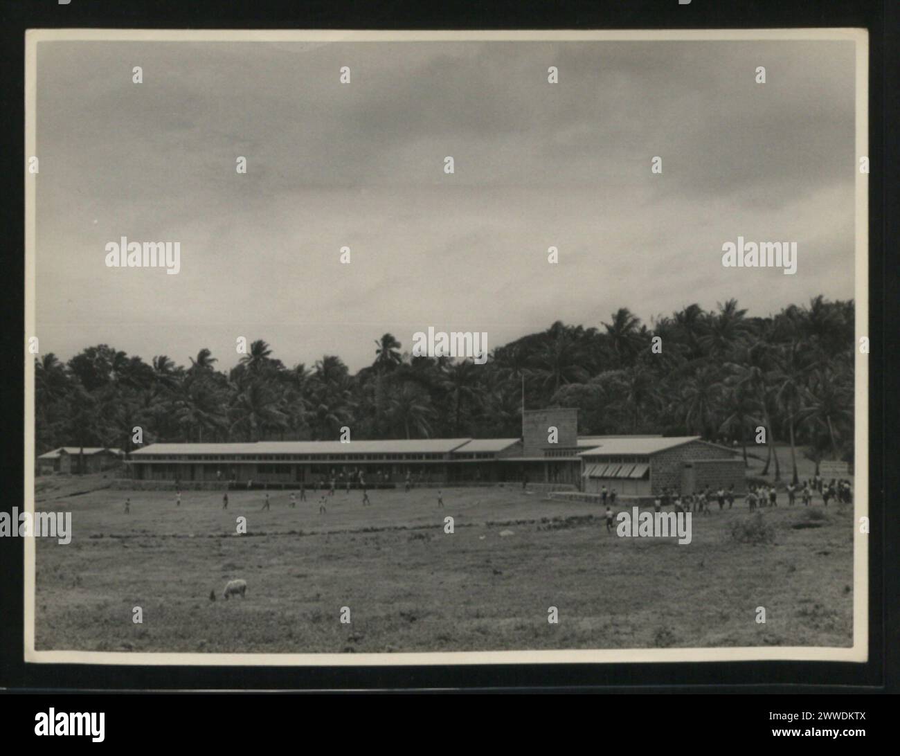 1950 school building hi-res stock photography and images - Alamy