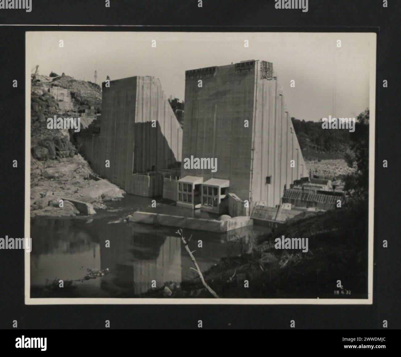 Description: View from right bank upstream showing screens for hydro ...