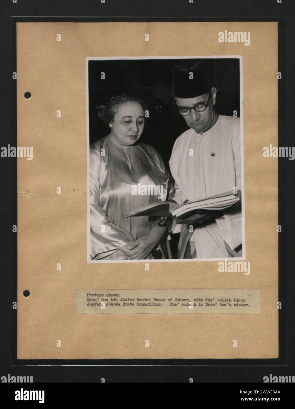 Onn bin jaafar mentri besar johore pictured sister che hi-res stock ...