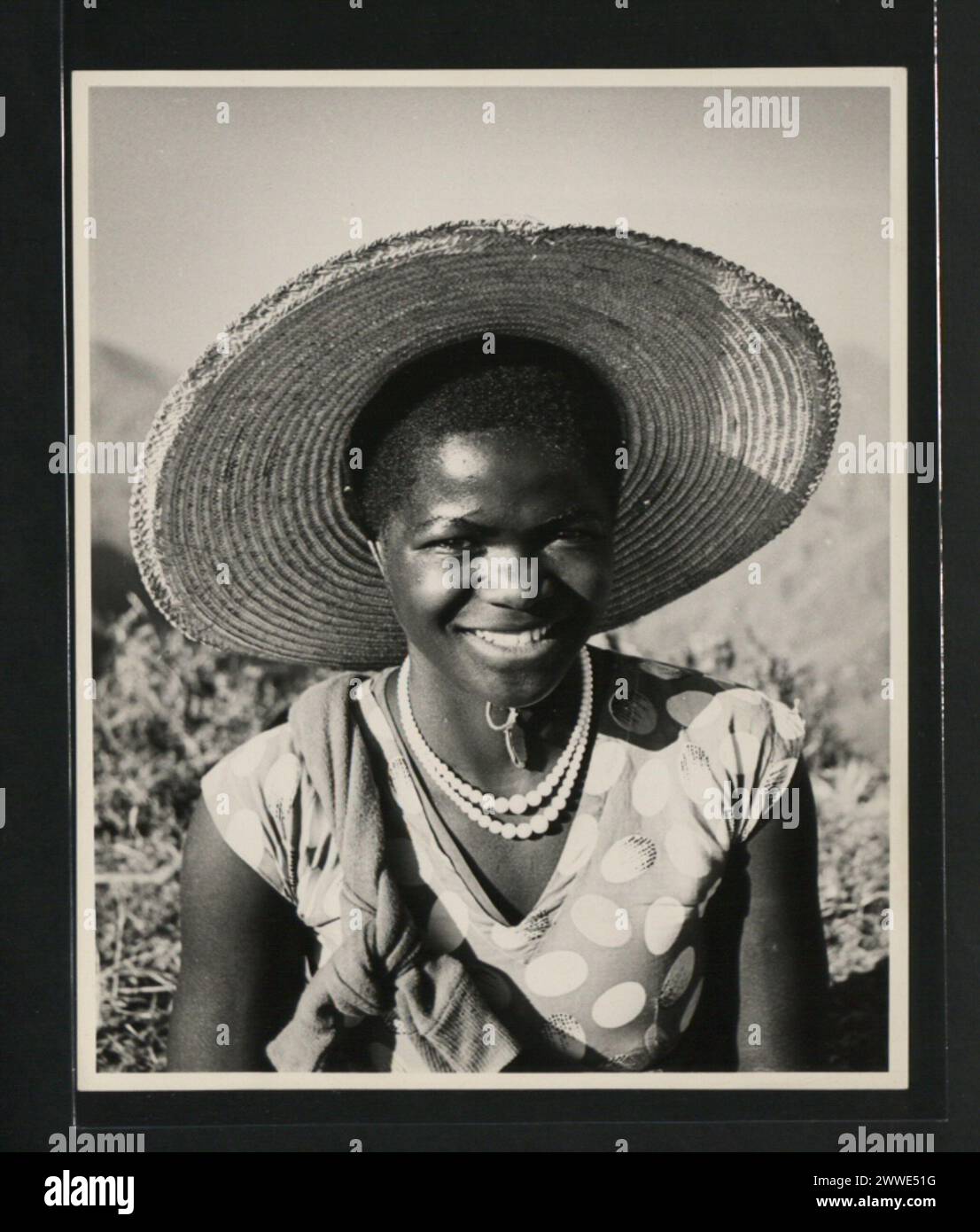 Description: A Mkinga girl, a tribe from Southern Highlands Province ...