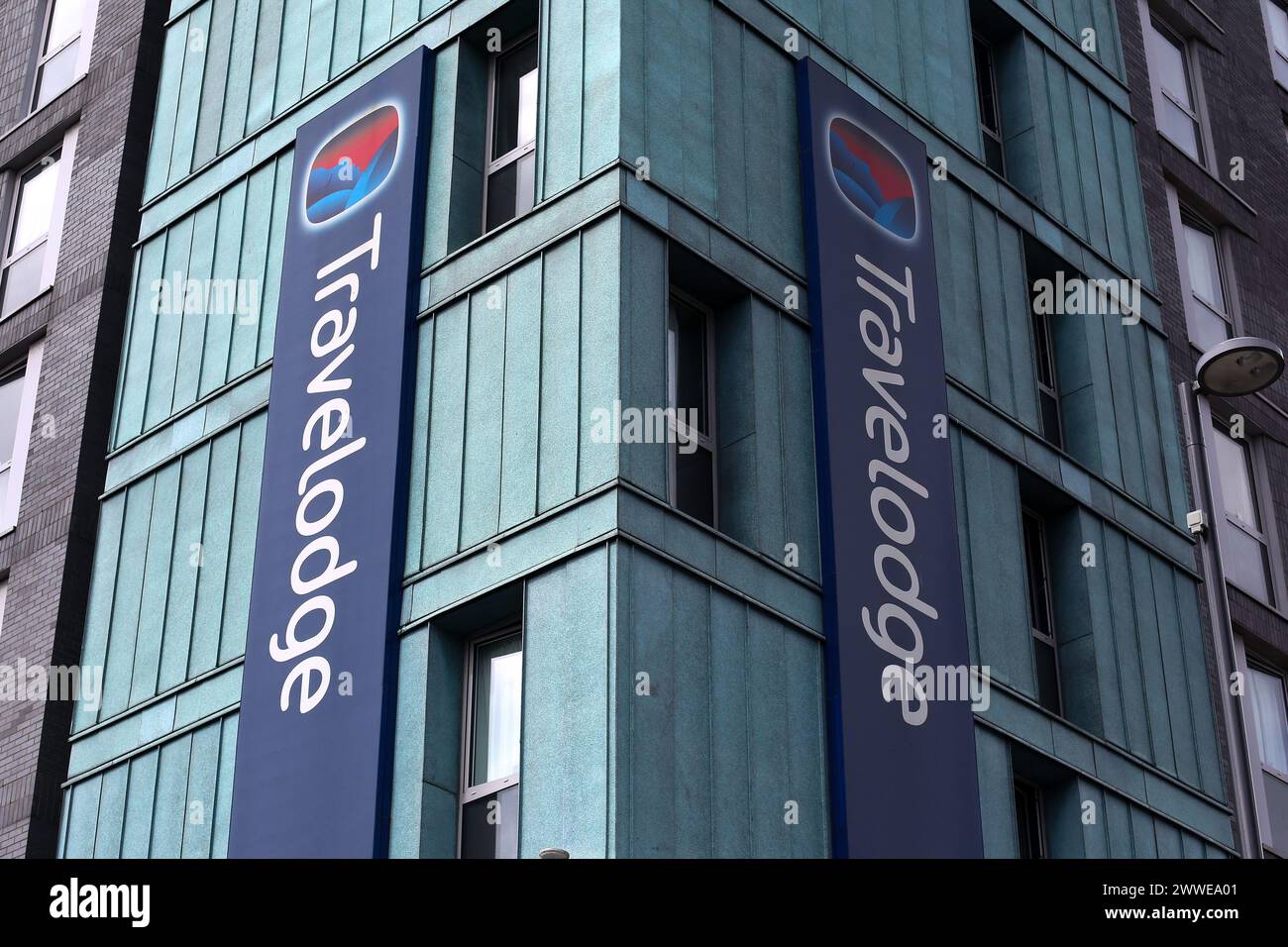 Travelodge hotel business logo sign hi-res stock photography and images ...