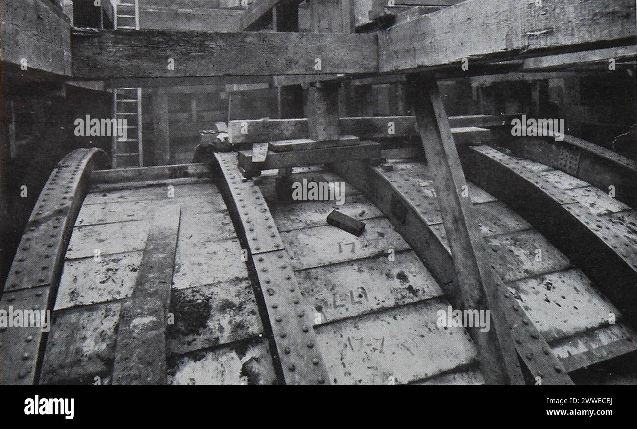 Erection of arch ribs with reinforced concrete slabs london, transport ...