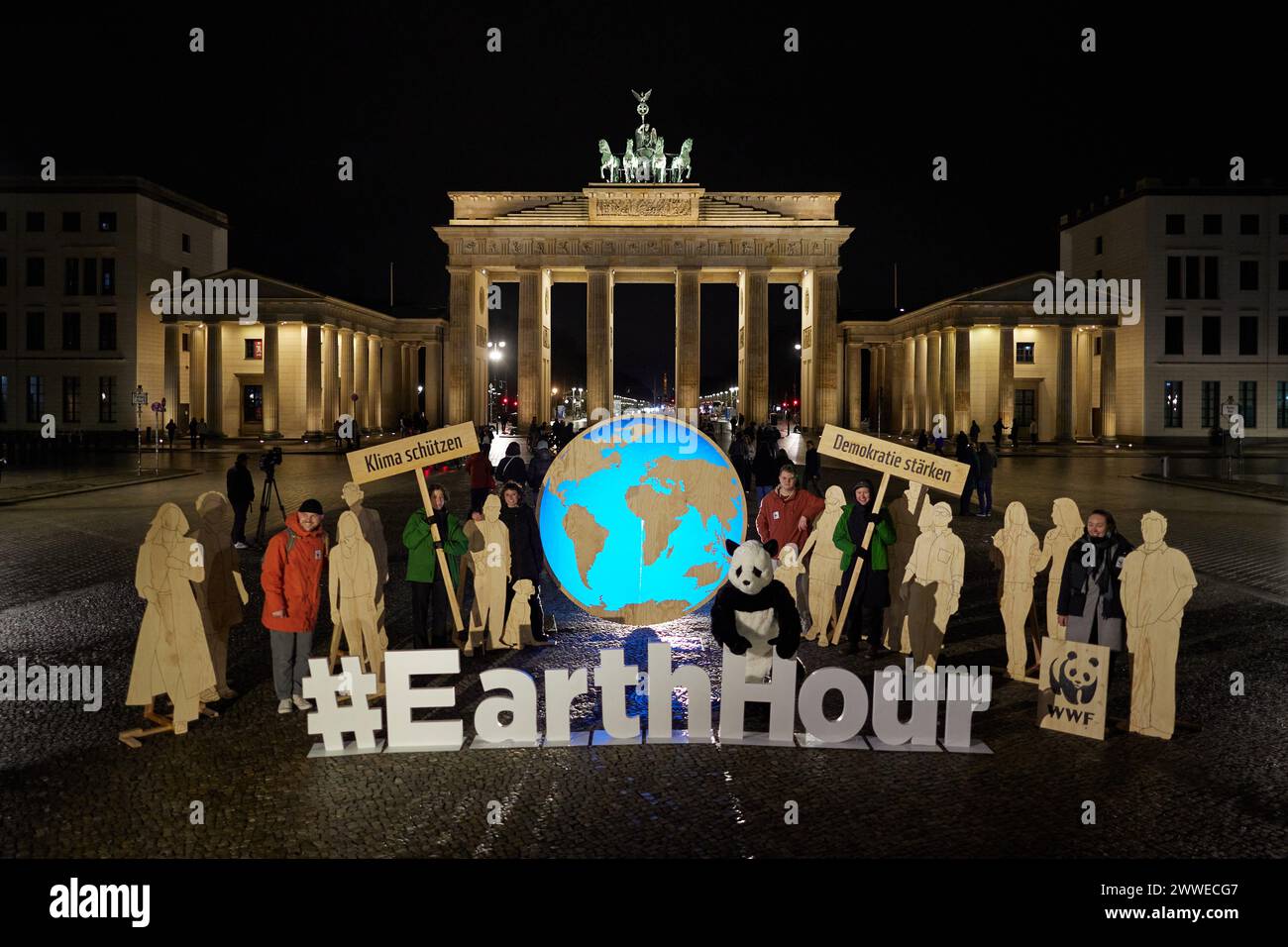 30 years of wwf hi-res stock photography and images - Alamy