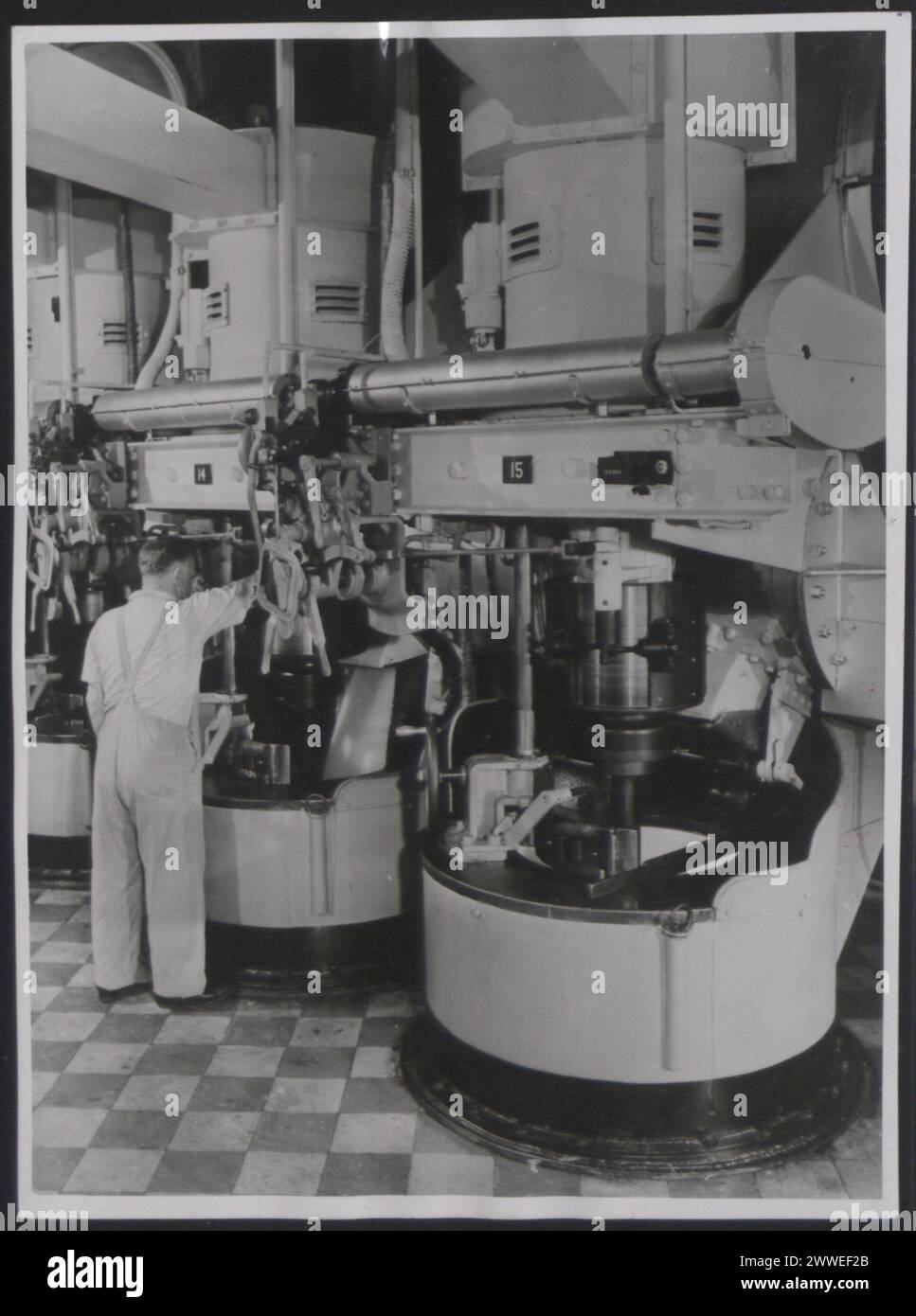 Sugar refining hi-res stock photography and images - Alamy