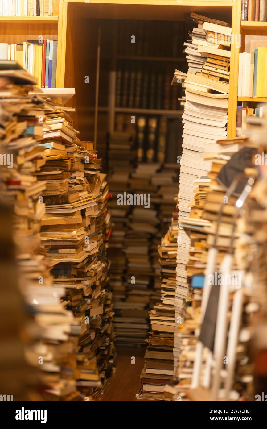 Used books shop close up hi-res stock photography and images - Alamy
