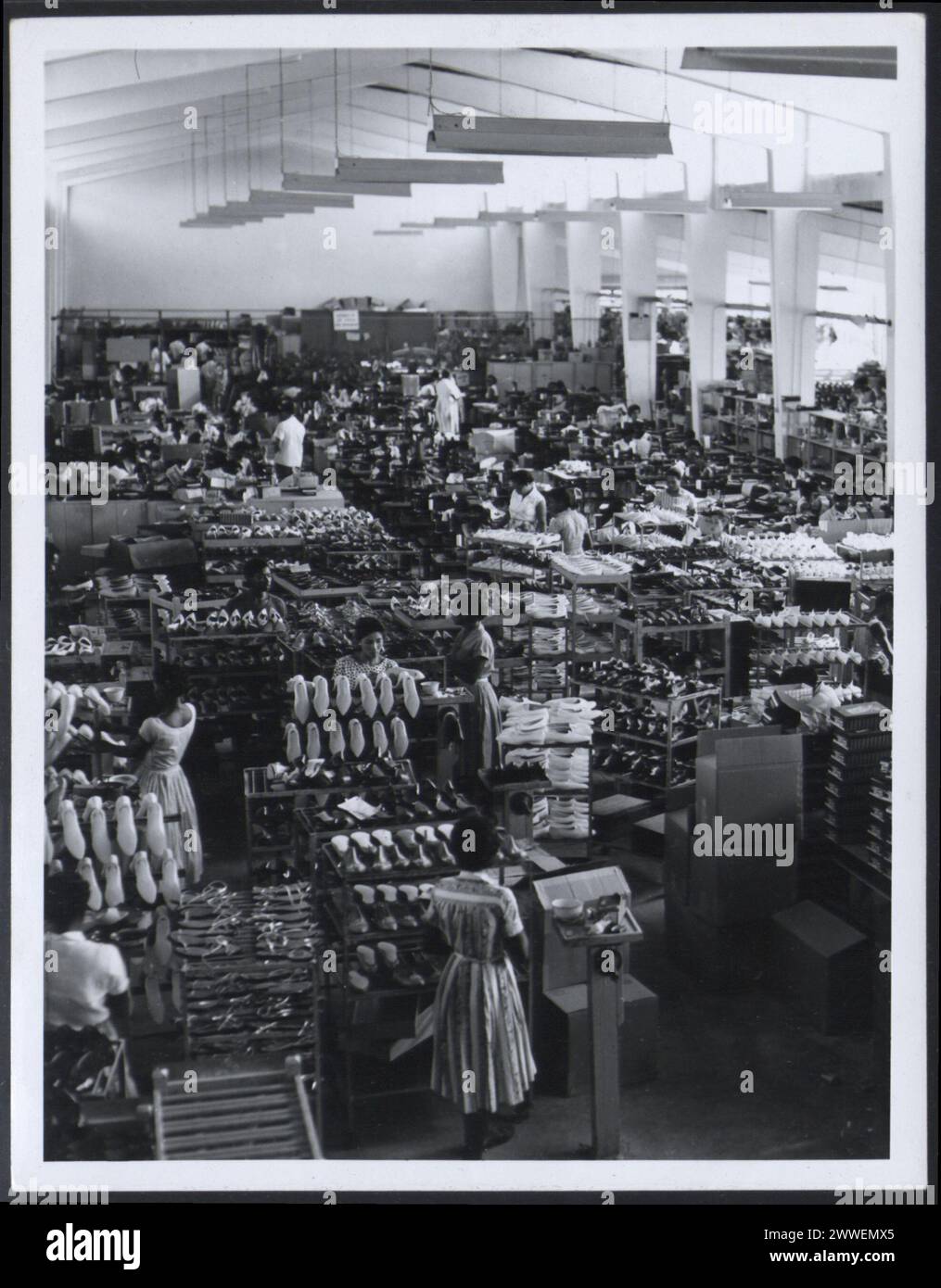 1960s workers factory assembly lines hi-res stock photography and ...