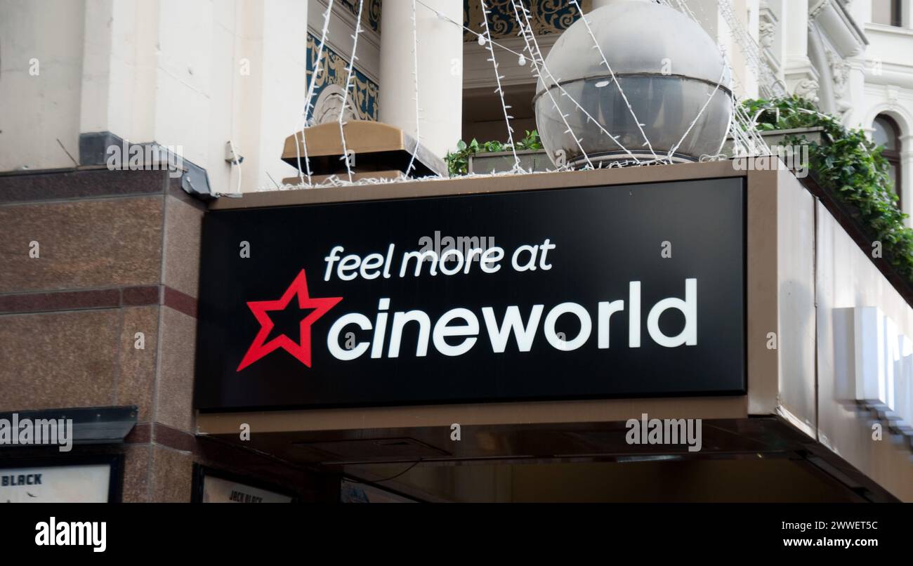 Cinema sign london hi-res stock photography and images - Alamy