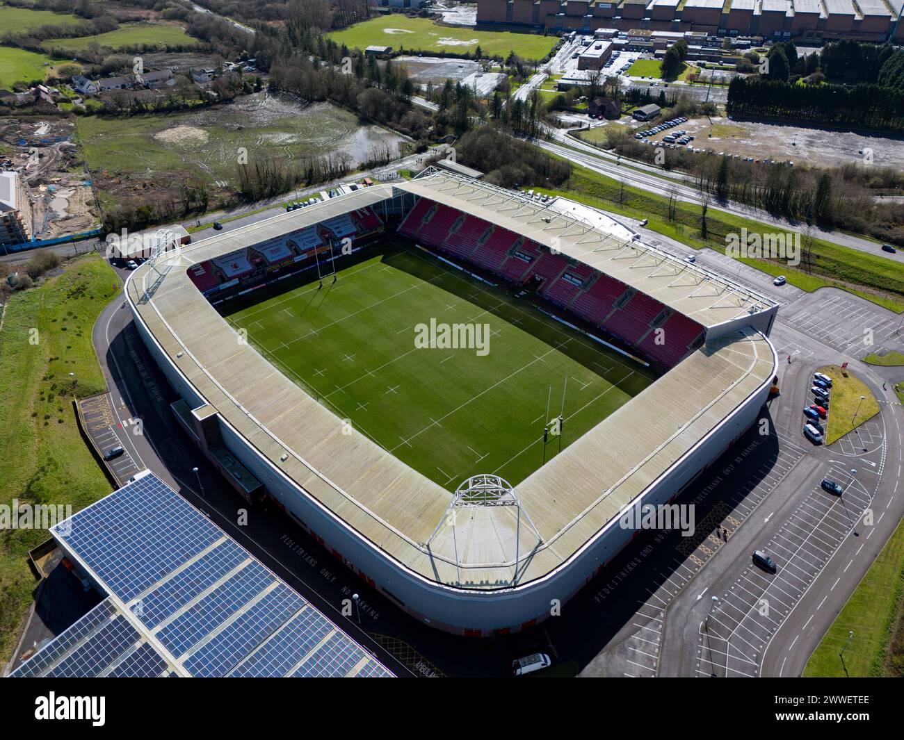 Aerialism hi-res stock photography and images - Alamy