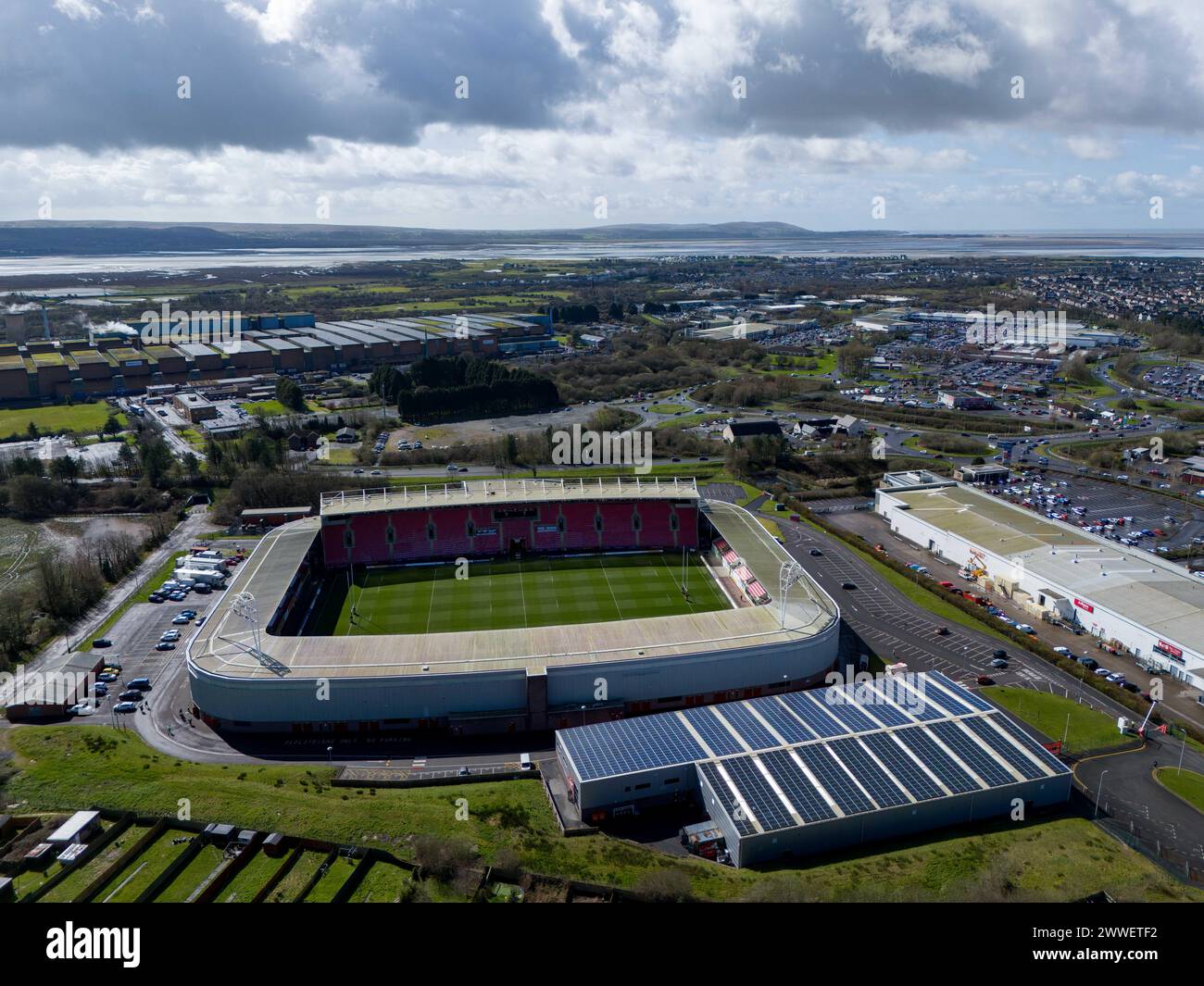 Scarlets hi-res stock photography and images - Alamy