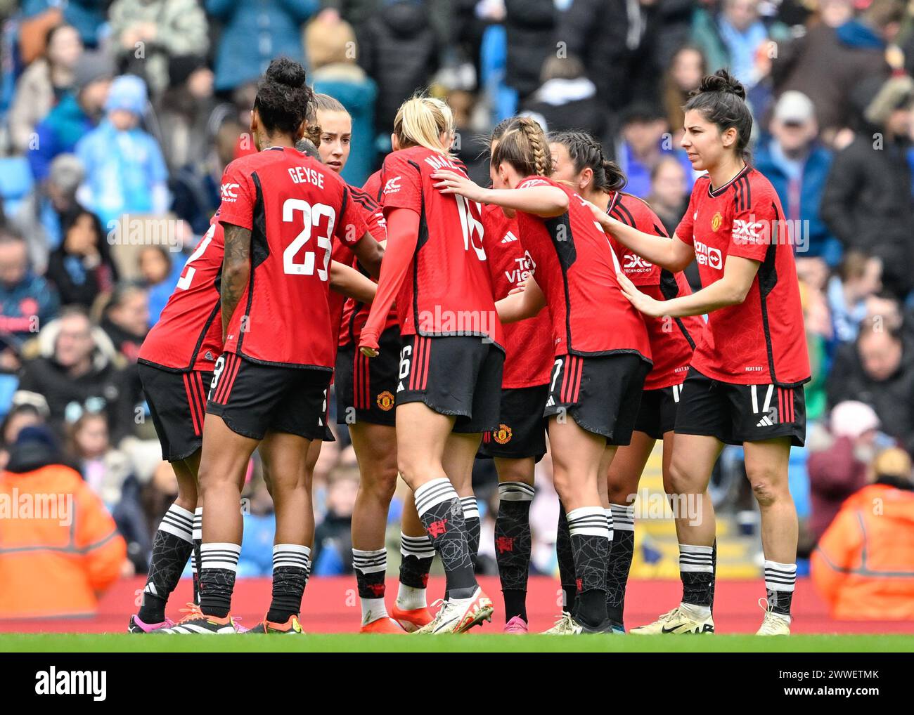 Manchester United have a team huddle, during The FA Women's Super ...