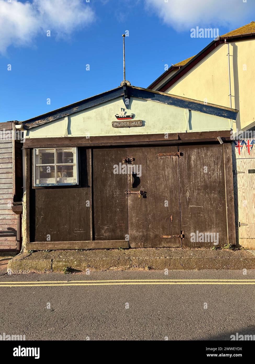 Tug Boat Pilots hut in Teignmouth docks, Devon, England Stock Photo - Alamy