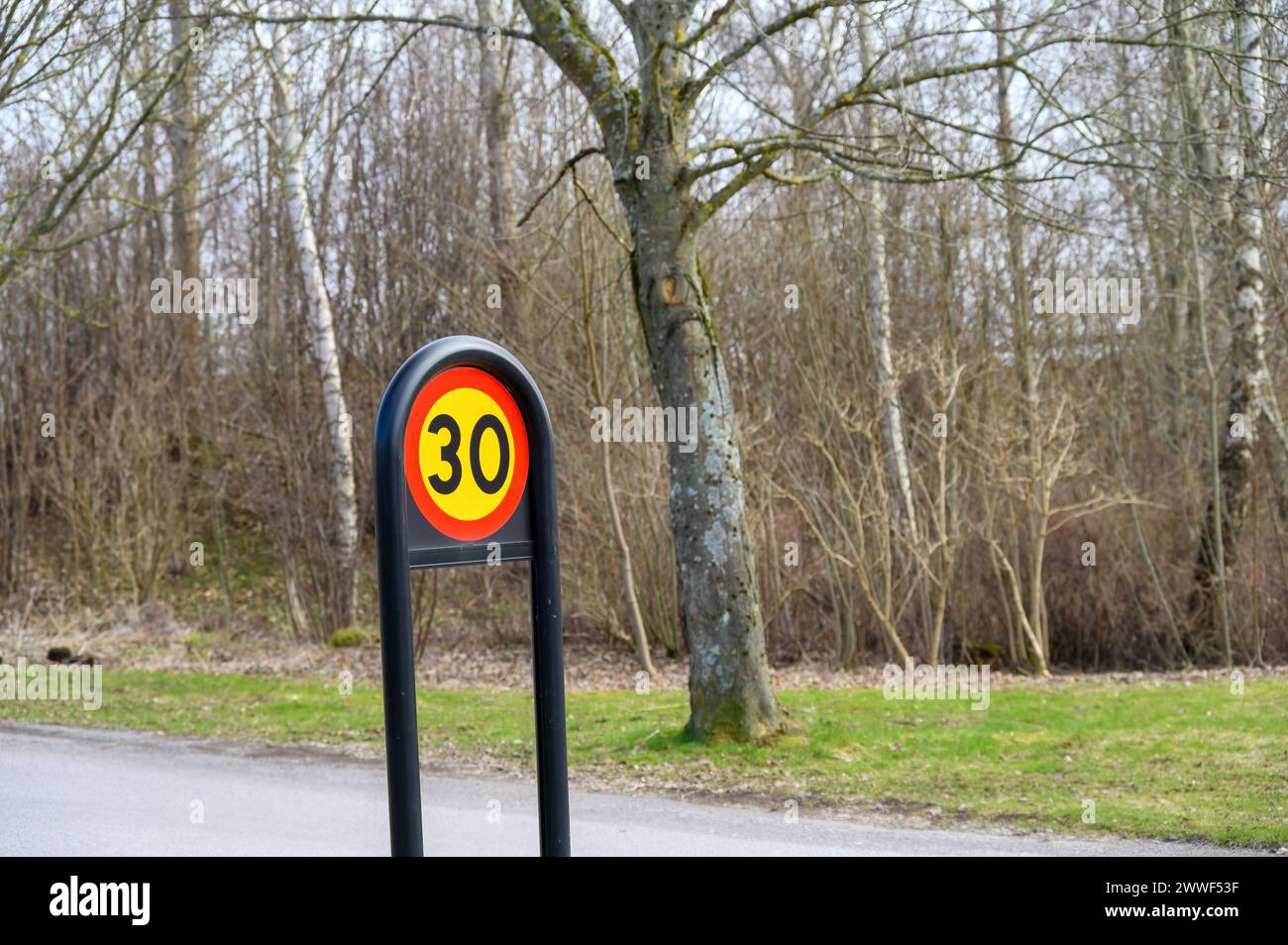 Speed limit sign 30 kmh Stock Photo - Alamy
