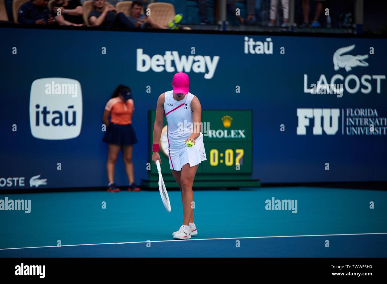 Iga market hi-res stock photography and images - Alamy