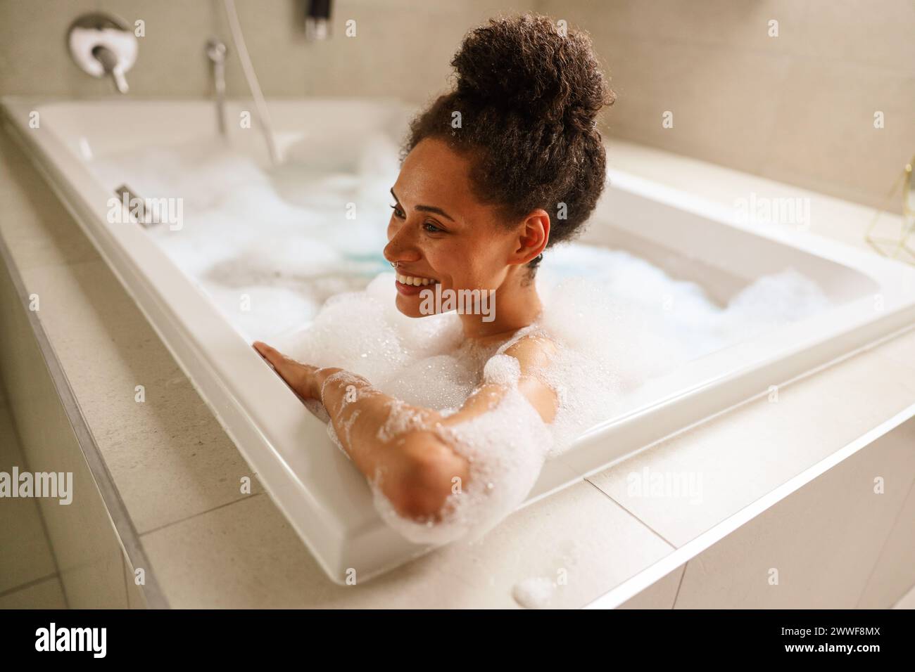 Bath woman soak relax hi-res stock photography and images - Alamy