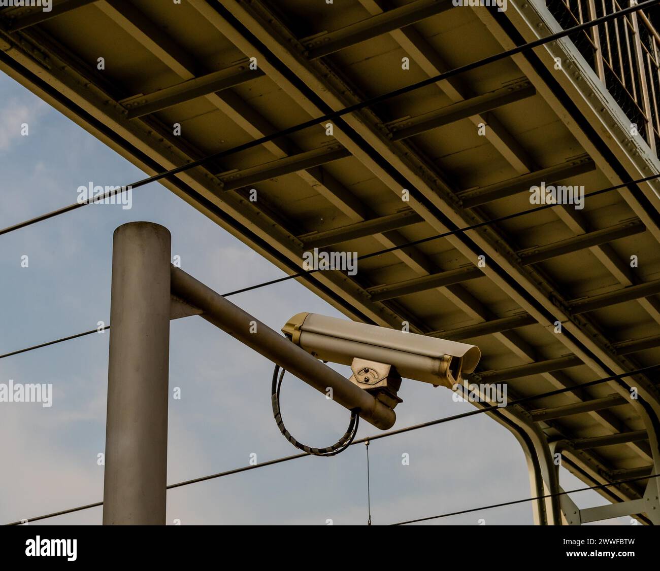 Monitor bridge hi-res stock photography and images - Alamy