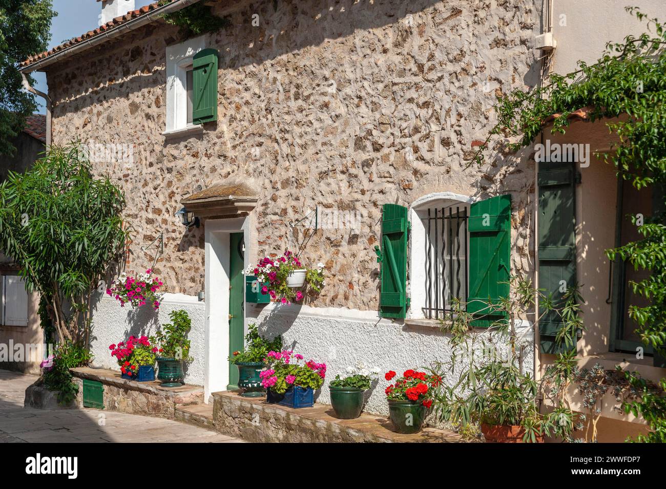 House facade in the historic old town, Grimaud-Village, Var, Provence ...